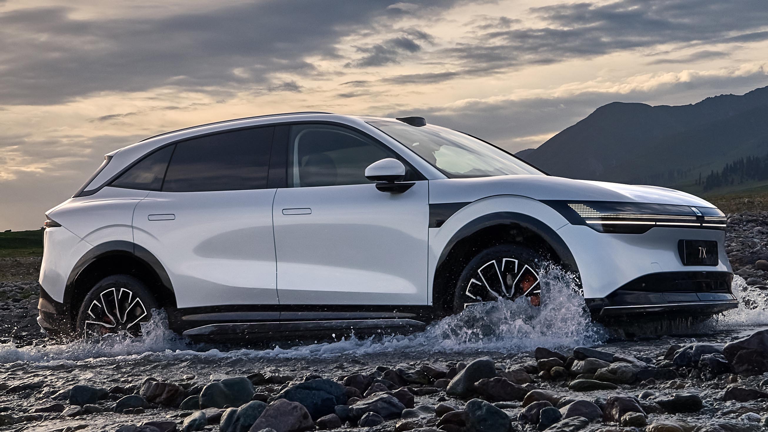 The Zeekr 7X is a handsome mid-size SUV that’s quicker than a Cayman GT4 | Top Gear